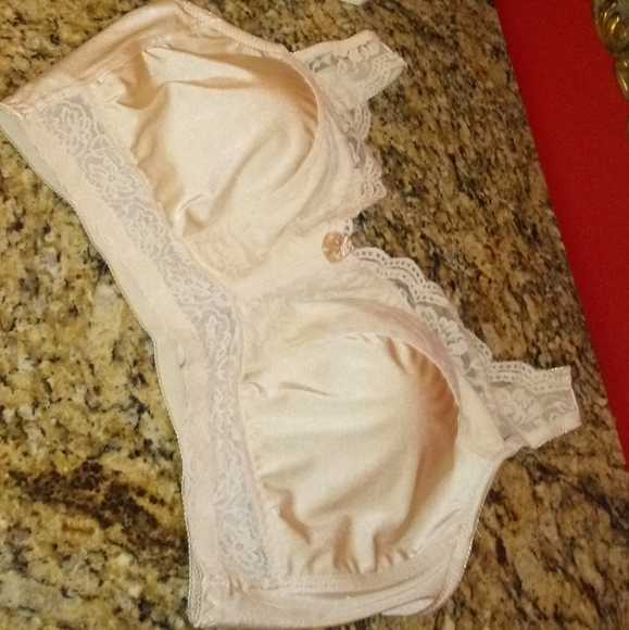 Rhonda Shear | Intimates & Sleepwear | 126 Rhonda Shear Lace Bra | Poshmark